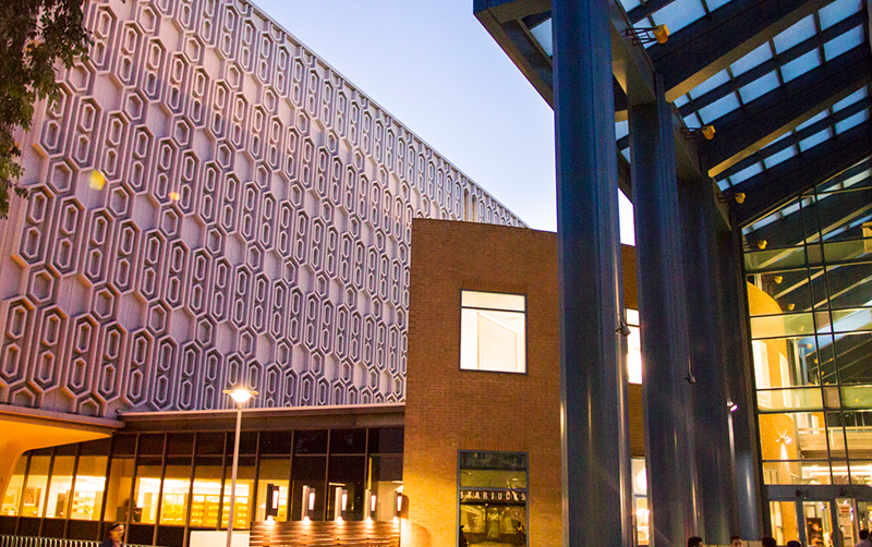 Rare Book Collector Lends Support to Pollak Library | CSUF News