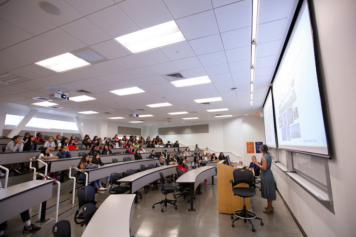 Management Professor Shares Teaching Tips for First-Time College ...